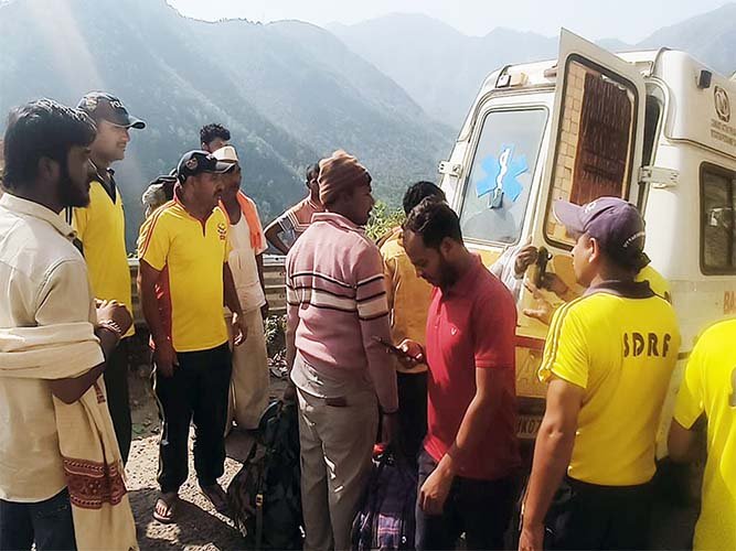 Uttarakhand: Bus overturns near Kaudiyala; 8 passengers sustain minor ...